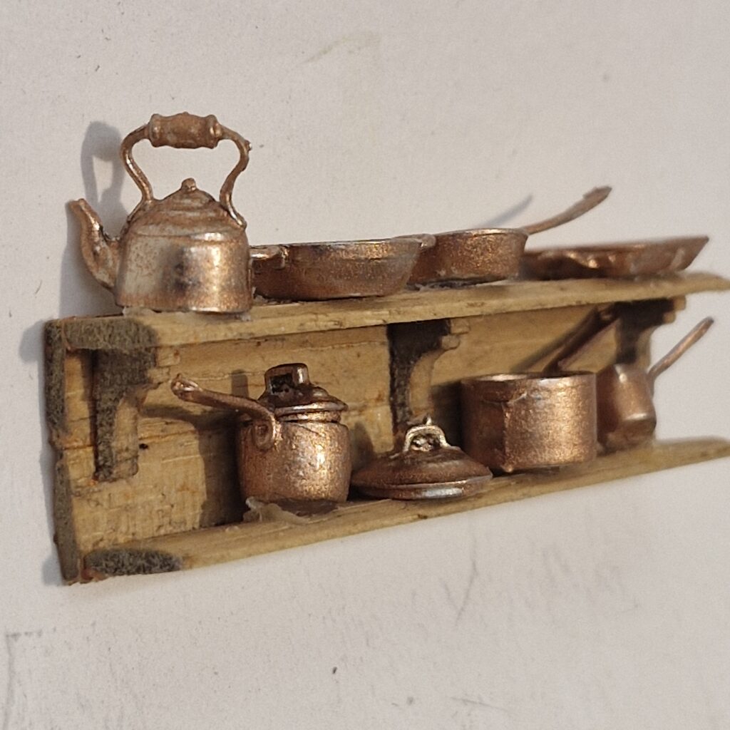 24th scale Kitchen Shelving with copper pans GO31 24 - Dolls House Direct